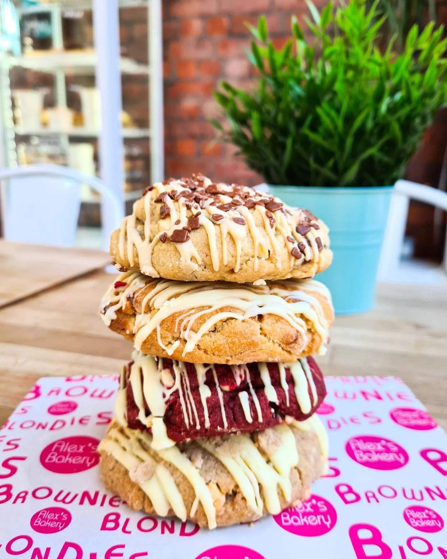 Alex's Bakery offers an irresistible range of warm cookies